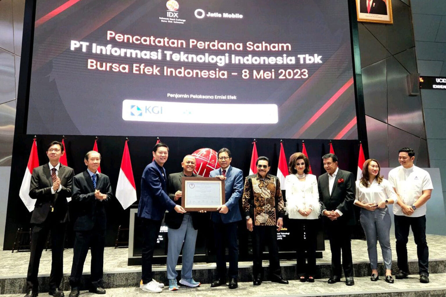 PT Informasi Teknologi Indonesia - Jatis Mobile Goes Public - www ...